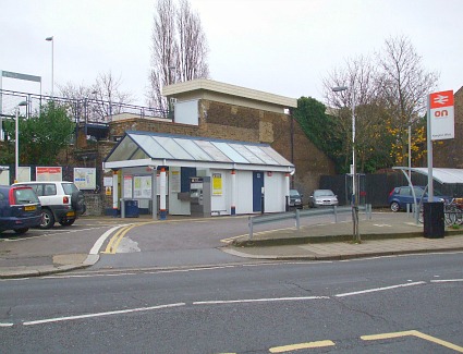 Hotels near Hampton Wick Train Station from £12.50